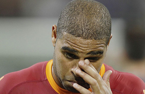 ROMA | Adriano seguirá hasta 2012 - Futbol Sapiens