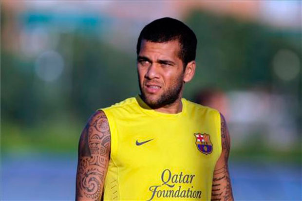 Alves se rompe la clavícula y será baja para la final de Copa - Futbol ...