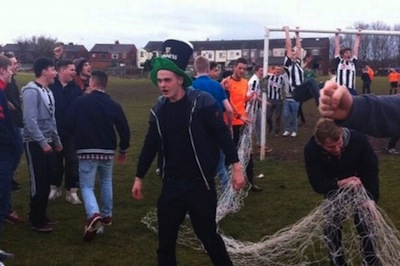 Esos hooligans del Newcastle son unos loquillos - Futbol Sapiens