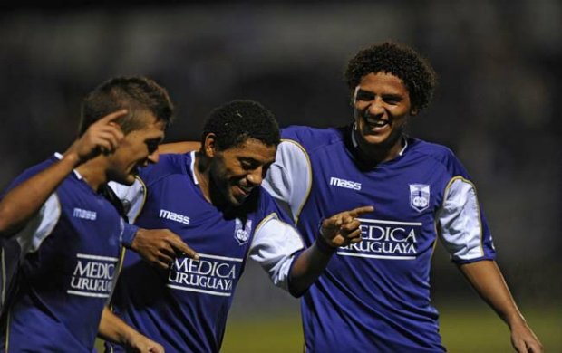 Defensor logra la hazaña y llega a semifinales. - Futbol Sapiens