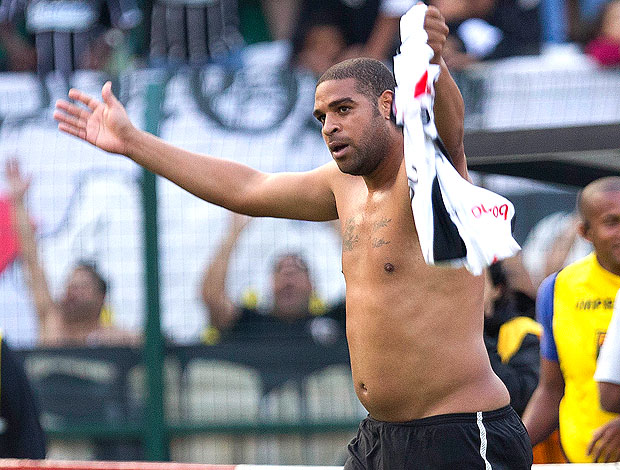 Arma Adriano tremenda fiesta. - Futbol Sapiens
