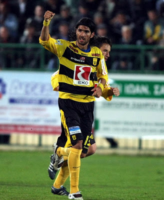 "Loco" Abreu, el trotamundos del futbol - Futbol Sapiens