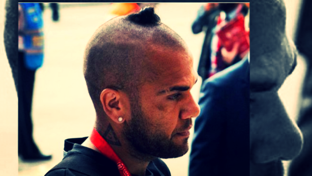 El exótico peinado de Dani Alves - Futbol Sapiens