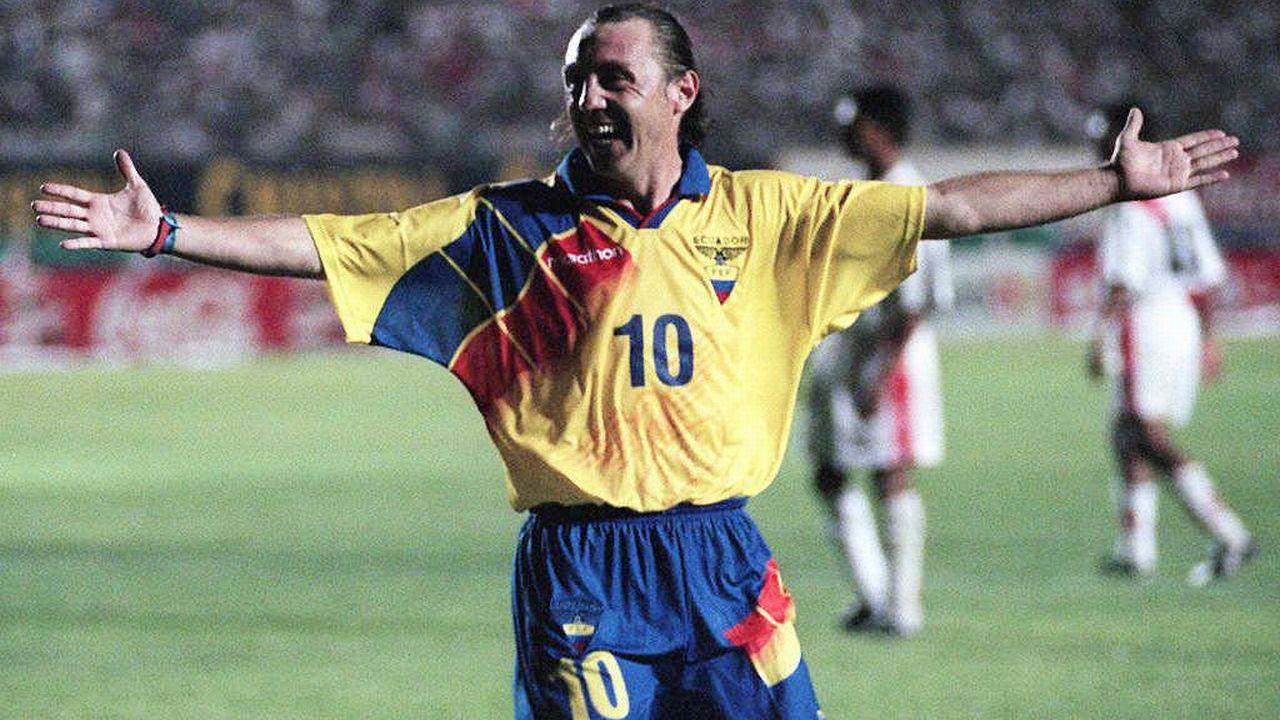 Alex Aguinaga: El Héroe del Pichincha - Futbol Sapiens