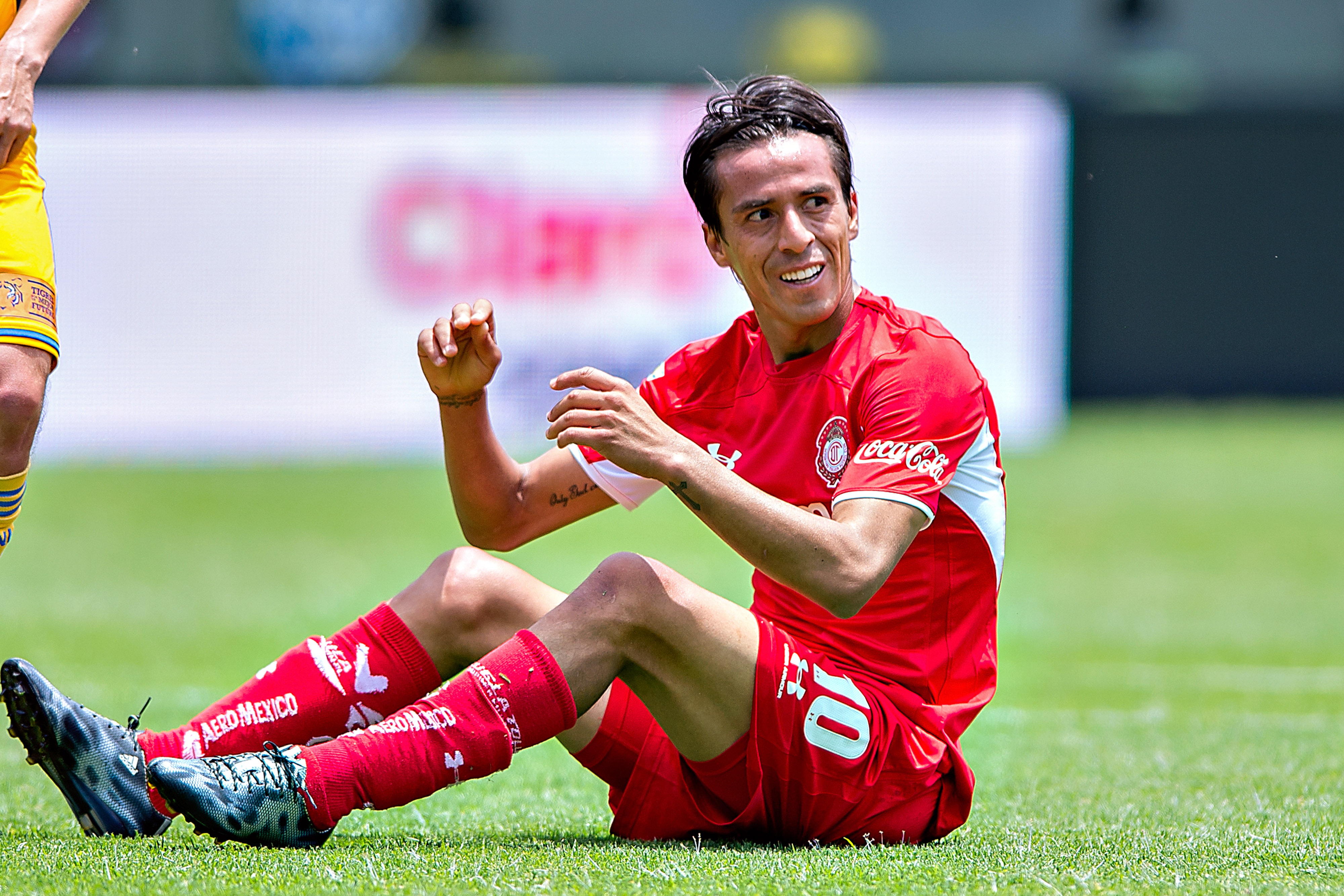 Lucas Lobos se va del Toluca