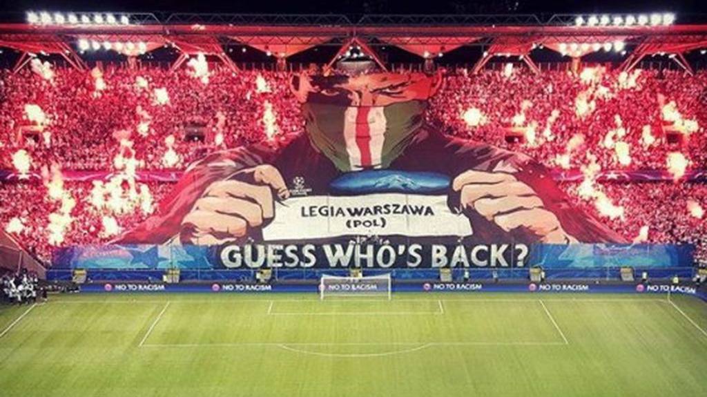 Hinchas del Legia de Varsovia realizaron un impresionante tifo