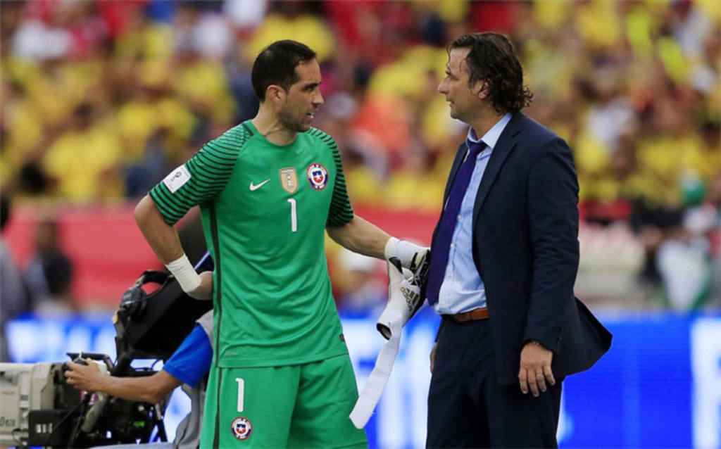 Claudio Bravo habló del mal momento que vive Chile