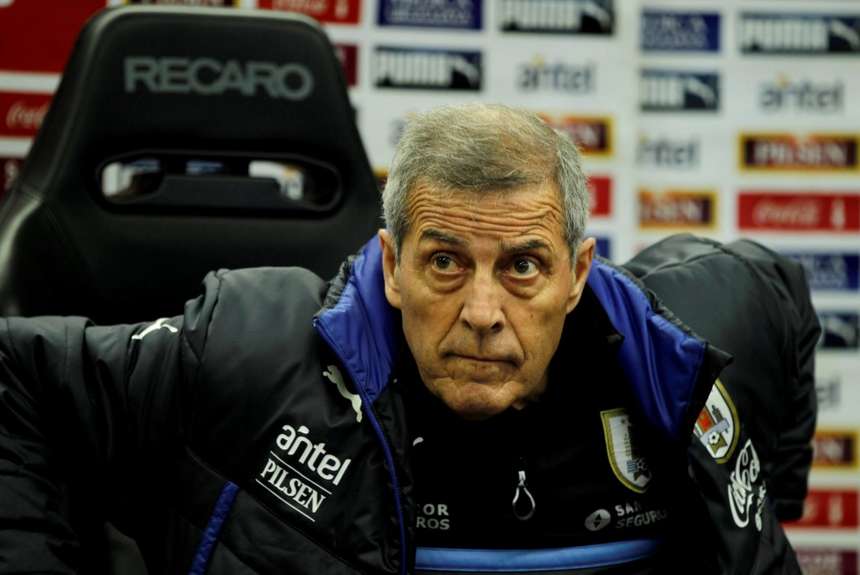 Oscar Washington Tabárez casi va a las manos con un fanático uruguayo