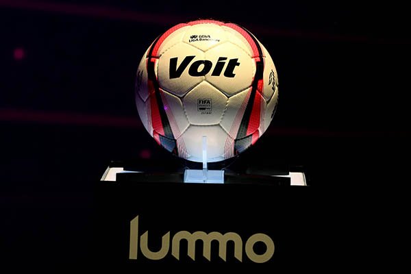 La Liga MX presentó el nuevo balón del Apertura 2017 Voit Lummo
