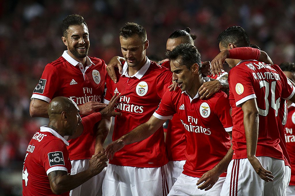 El Benfica de Raúl Jiménez debutó en la liga con triunfo ante el Braga