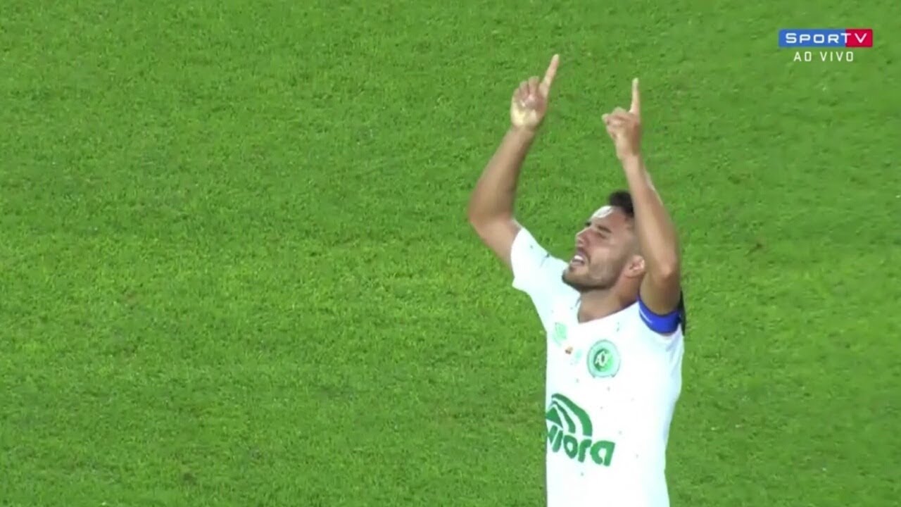 Alan Ruschel, sobreviviente de la tragedia del Chapeocoense, hizo su ...
