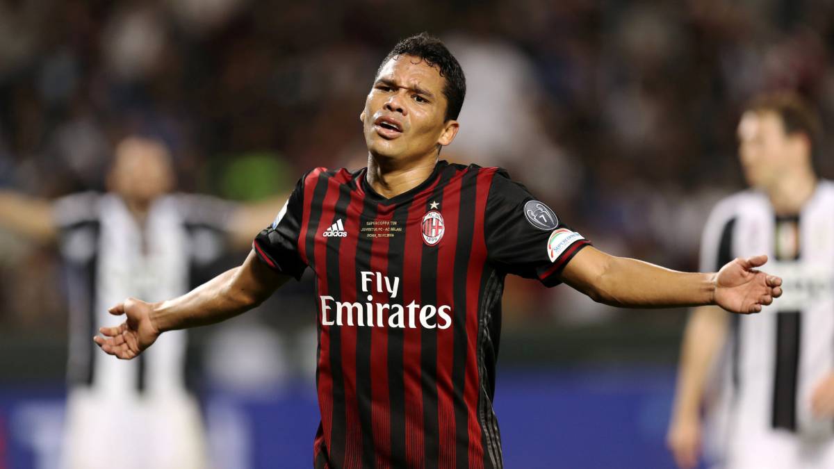 Bacca aseguró que jugó en el peor Milan de la historia