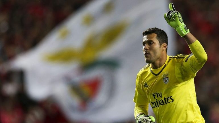 El Flamengo de Brasil comunicó el fichaje del portero Julio César