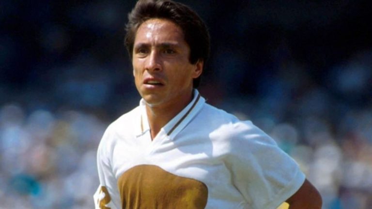 Golazo de Manuel Negrete al Puebla - Futbol Sapiens