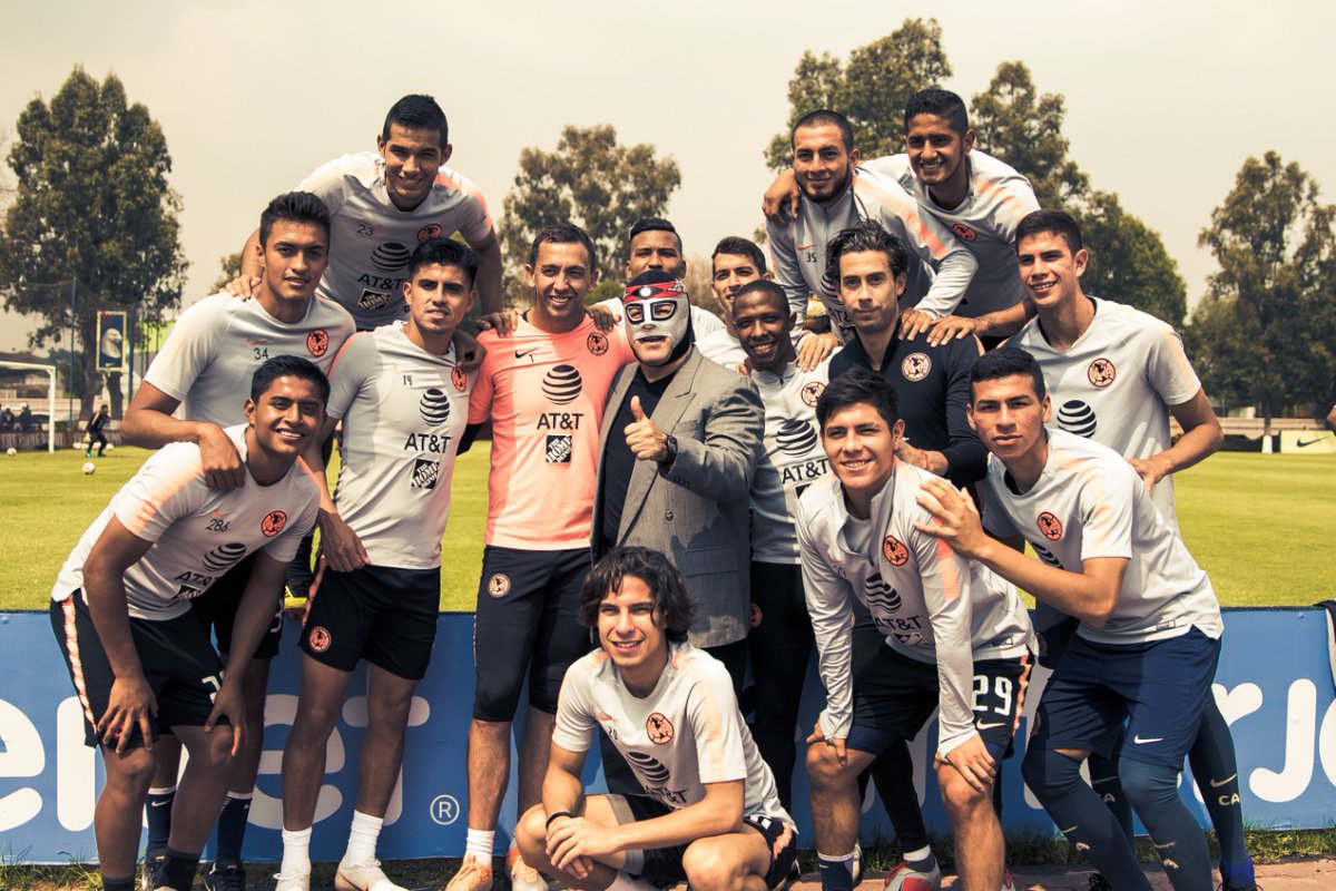 Octagón visitó a los jugadores del América - Futbol Sapiens