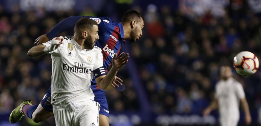 Real Madrid volvió al triunfo con el VAR como protagonista