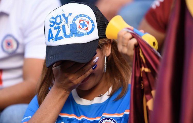 Twitter muestra las imagenes del dolor de los aficionados del Cruz Azul ...