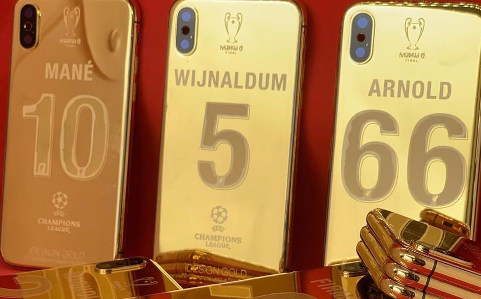 iPhone XS hechos de oro para los jugadores del Liverpool - Futbol Sapiens