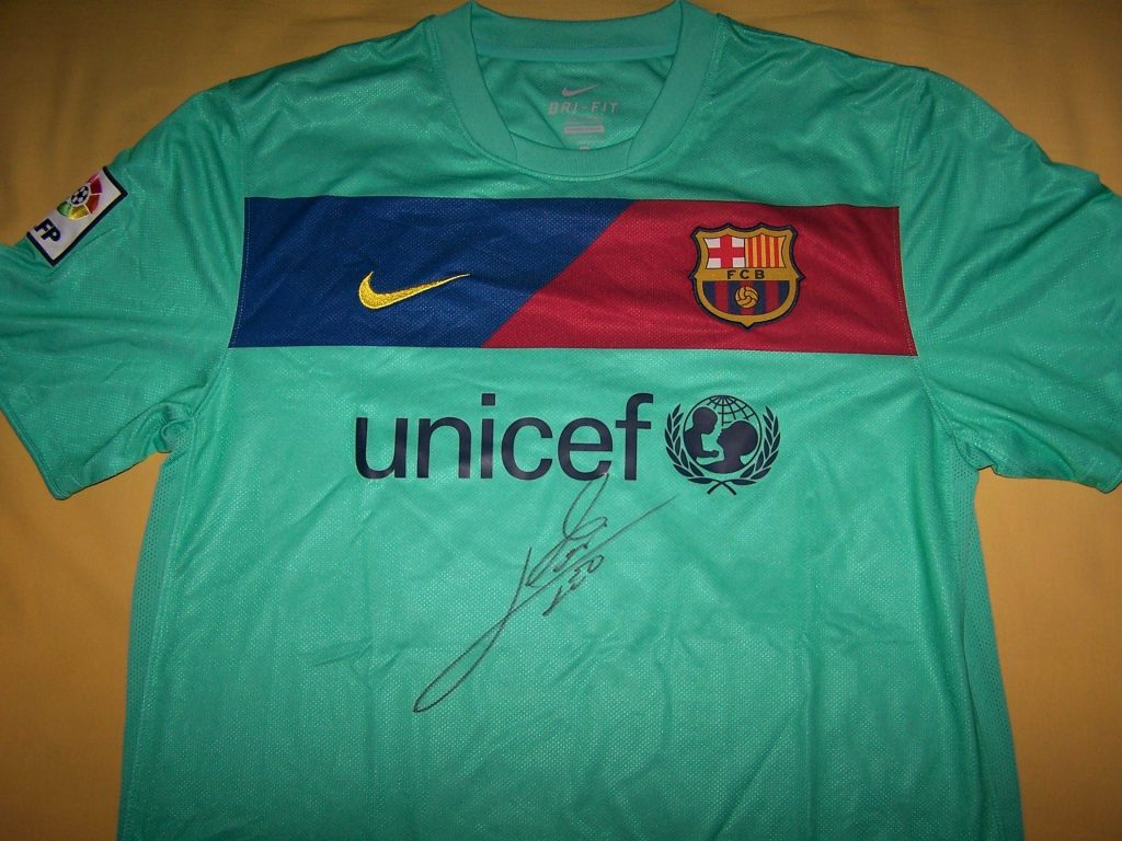 La nueva tercera camiseta del Barça: turquesa retro y orgullo por la ...