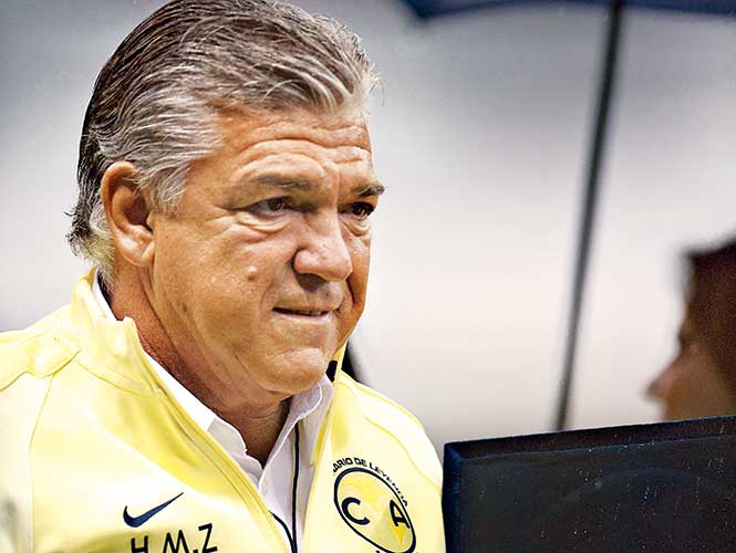 Héctor Miguel Zelada atizó a Ricardo Peláez - Futbol Sapiens