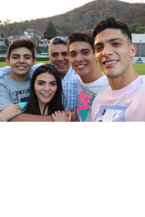 La guapa hermana de Raúl Jiménez - Futbol Sapiens