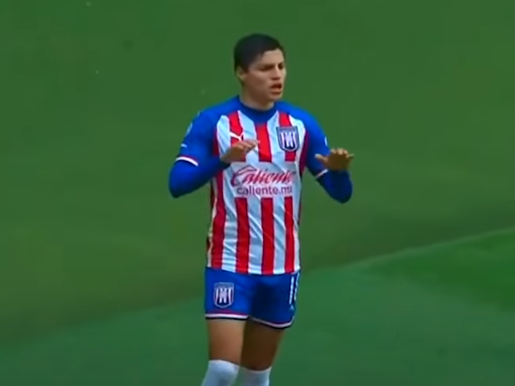 Ronaldo Cisneros hizo historia con el Tapatío al anotar el primer gol