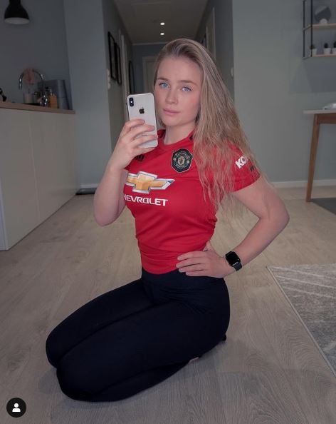 No parece una "Red Devil": Ella es una de las fieles fanáticas del ...