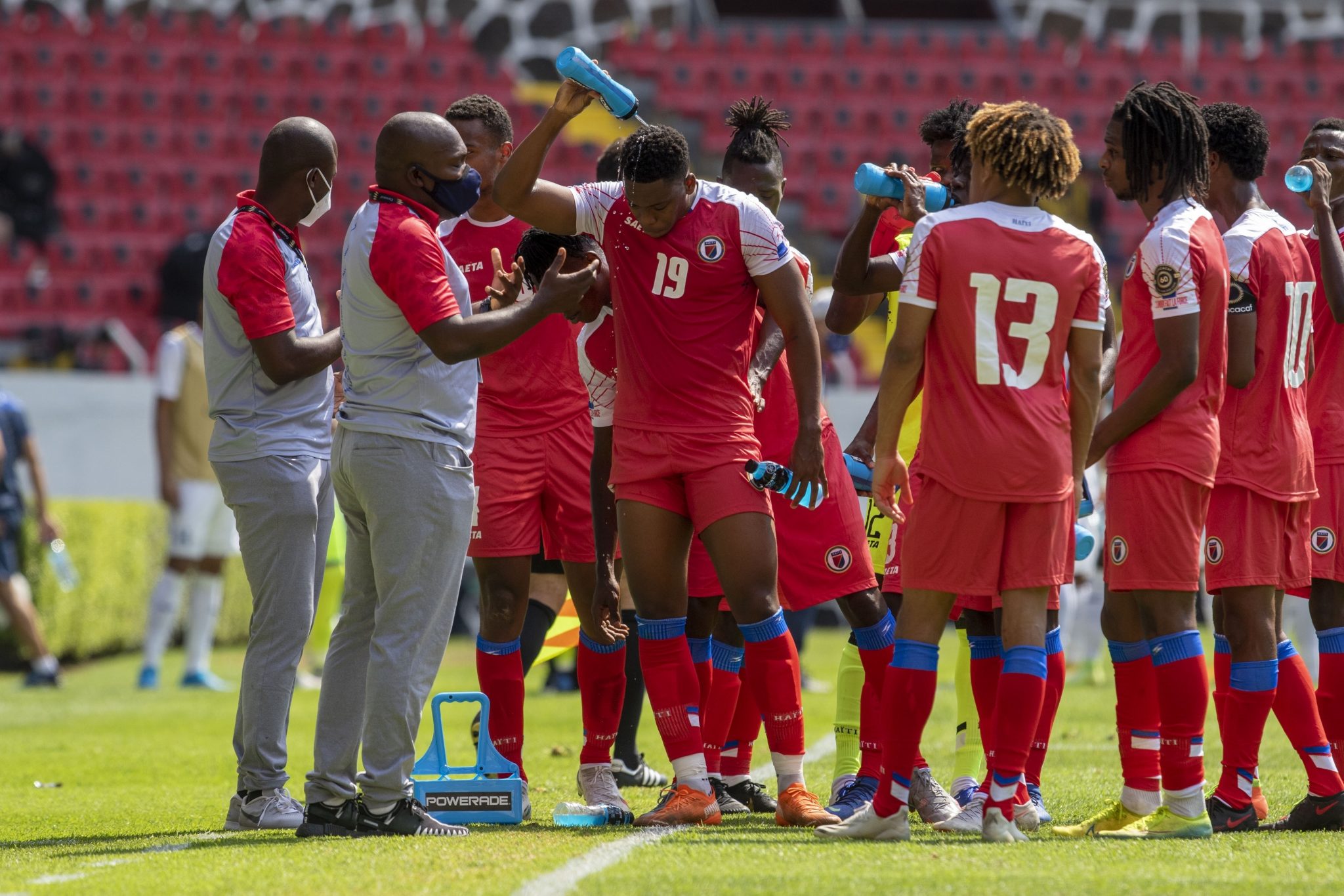 Haití debutó con 10 jugadores y un defensor como arquero en el ...