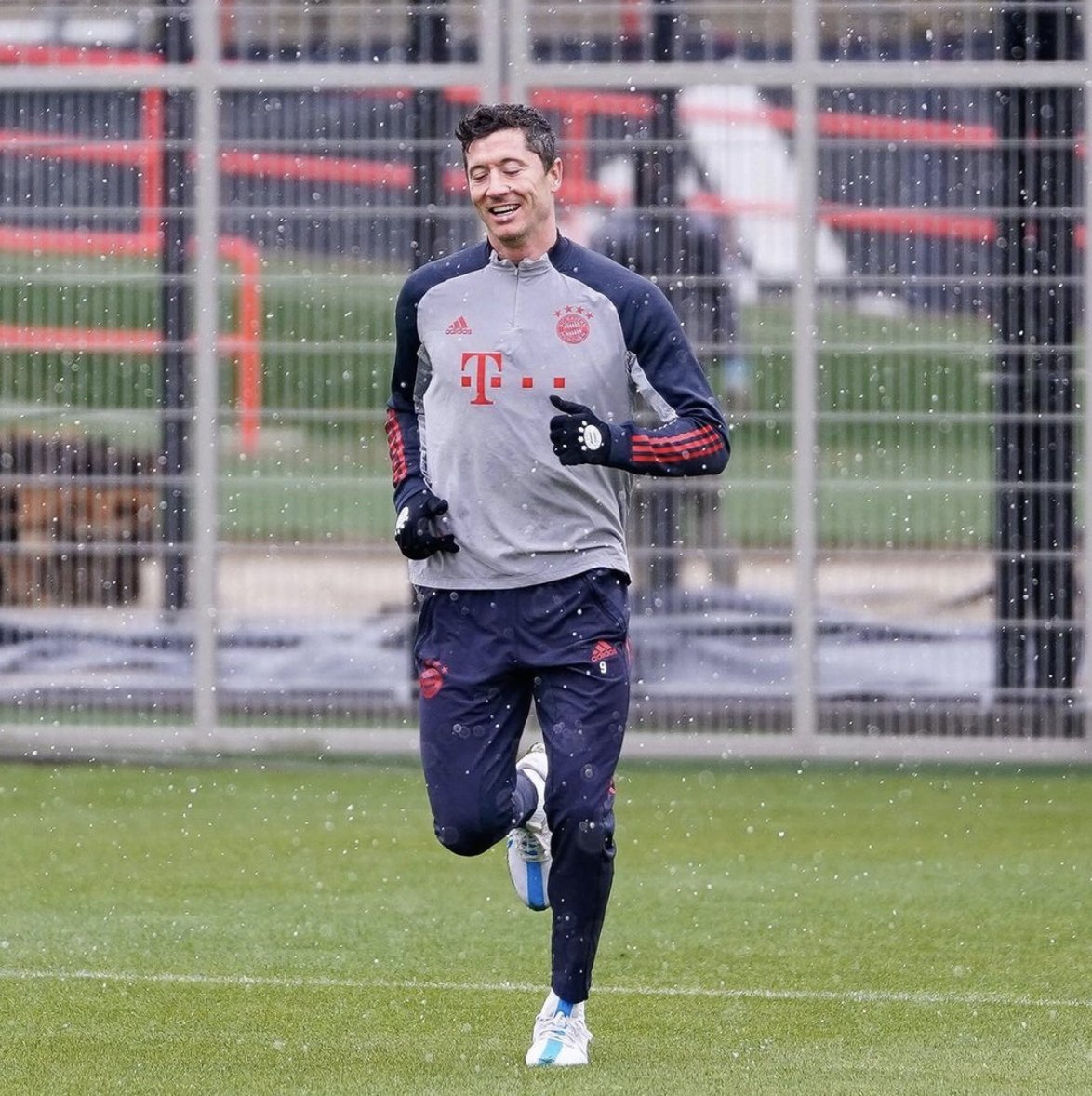 Falta poco para el regreso: Lewandowski ya empezó a trabajar con el ...