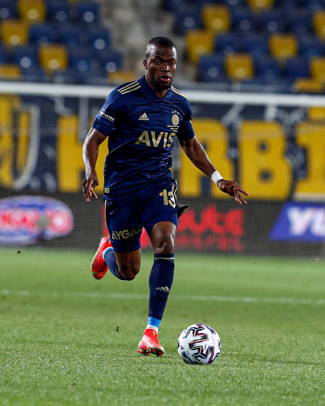 Enner Valencia pone al Fenerbahce a un paso del liderato en Turquía ...