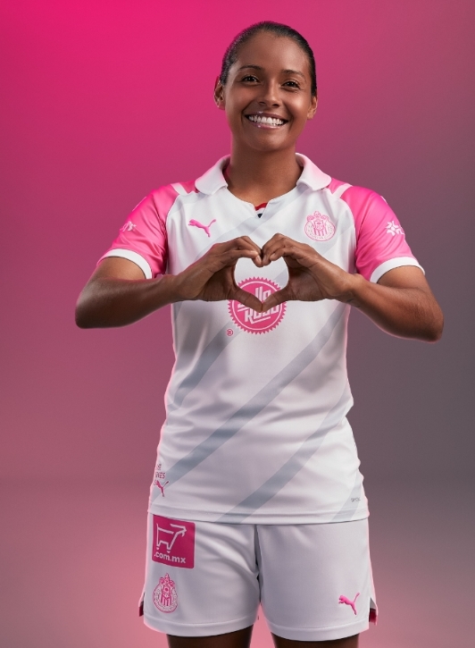 GALERÍA: Esta es la nueva playera de Chivas en apoyo al 'Octubre Rosa'