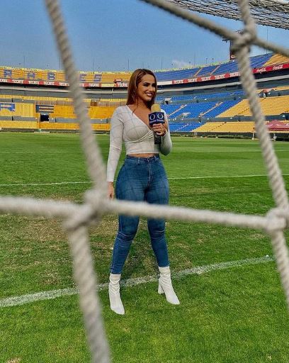 La increíble reportera de cancha en los estadios de Monterrey - Futbol ...