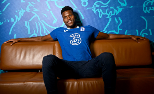 Chelsea arma su defensa con el francés Benoit Badiashile - Futbol Sapiens