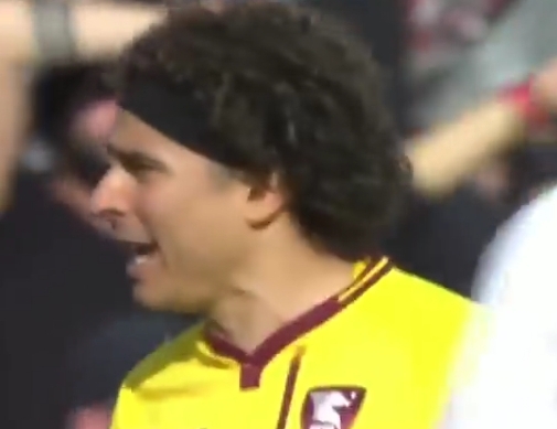 Ochoa evita una goleada ante el campeón en su debut por Serie A