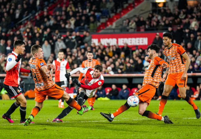 "Santi" Giménez y Edson Álvarez brillaron con goles en la Eredivisie ...