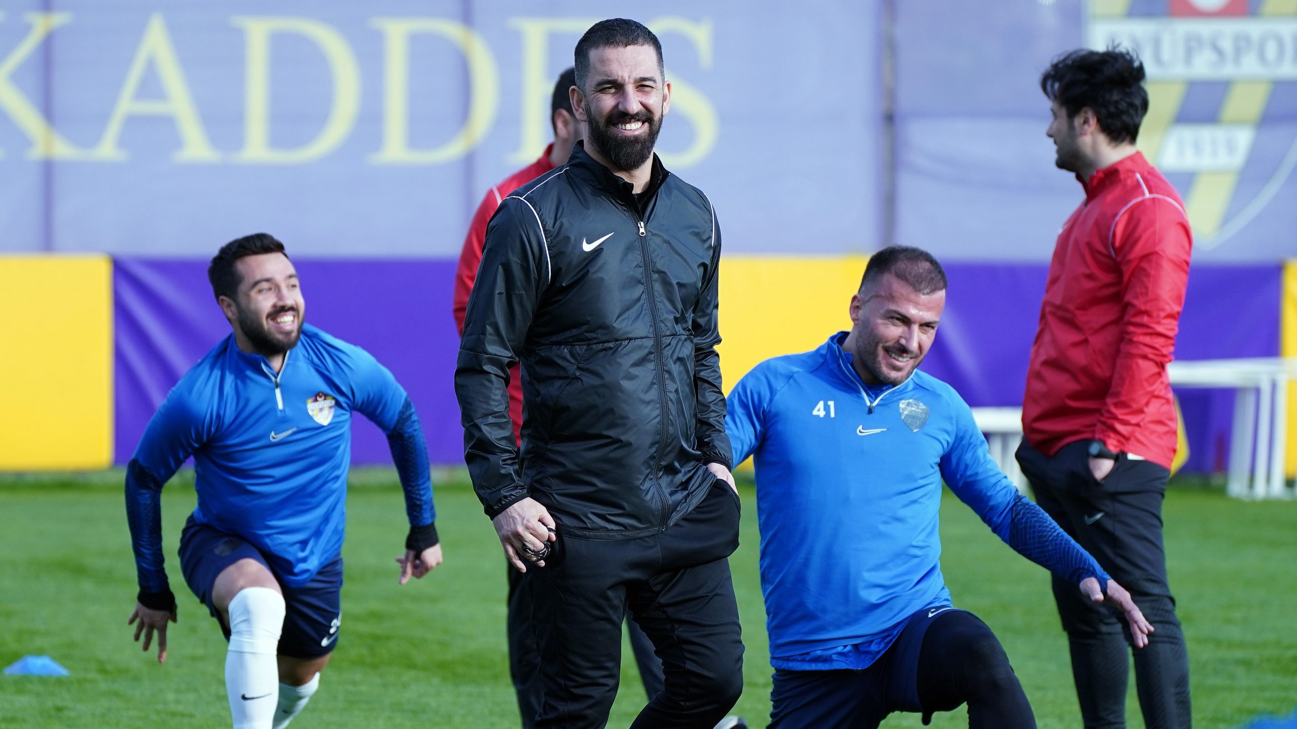 Arda Turan se estrenará como entrenador con este equipo | VIDEO ...
