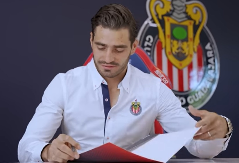 "Pollo" Briseño renovó con Chivas | VIDEO - Futbol Sapiens