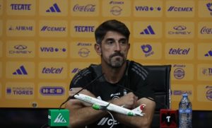 Paunovic carga contra "Piojo" Alvarado por lanzar petardo - Futbol Sapiens