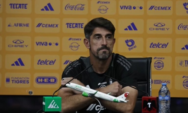 Paunovic carga contra "Piojo" Alvarado por lanzar petardo - Futbol Sapiens