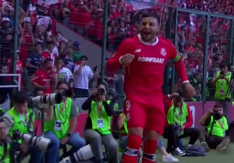 VIDEO | Alexis Vega hizo este gol "maradoniano" - Futbol Sapiens