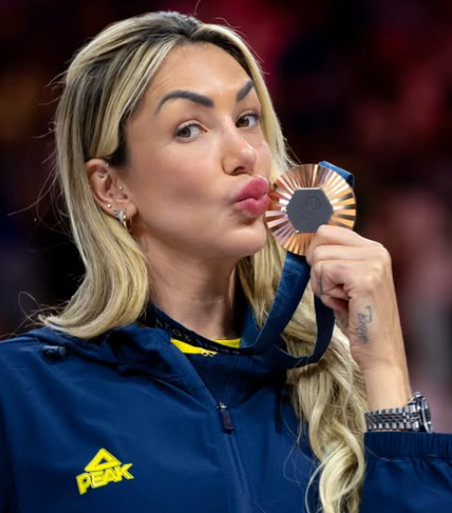 La enorme y hermosa jugadora brasileña de voley Thaisa Daher - Futbol ...