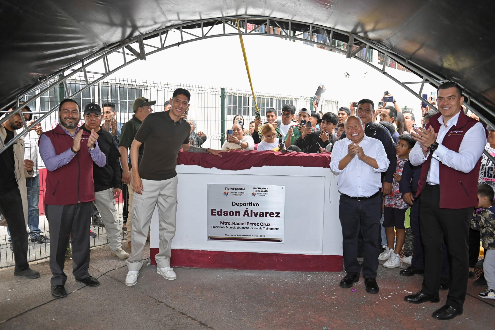 VIDEO | Edson Álvarez fue recibido como héroe en Tlalnepantla - Futbol ...