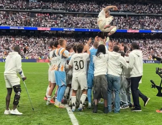 VIDEO | Así fue la emotiva despedida del Bernabéu a Modric - Futbol Sapiens