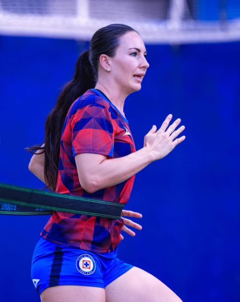 Leighanne Robe, la belleza central que dislumbra en Cruz Azul - Futbol ...