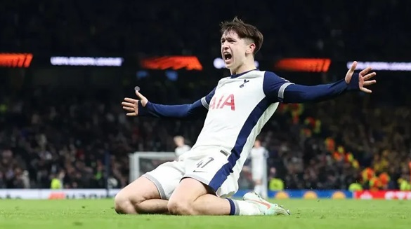 Mikey Moore – el inglés más joven en anotar en competiciones europeas ...