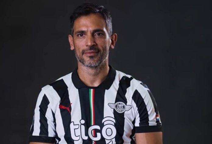 Inagotable: Roque Santa Cruz ficha con este nuevo equipo a sus 44 años ...